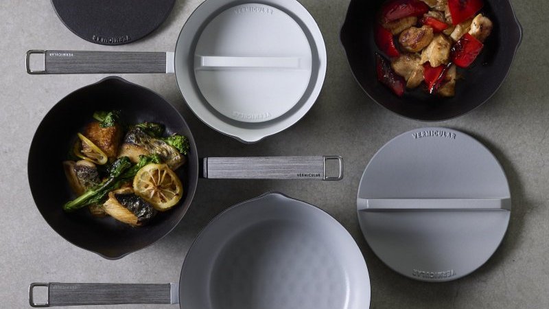 これぞ雪平鍋の真骨頂！ 焼きと煮炊きを極めたバーミキュラの新製品「VERMICULAR YUKIHIRA」が誕生｜Pen Online