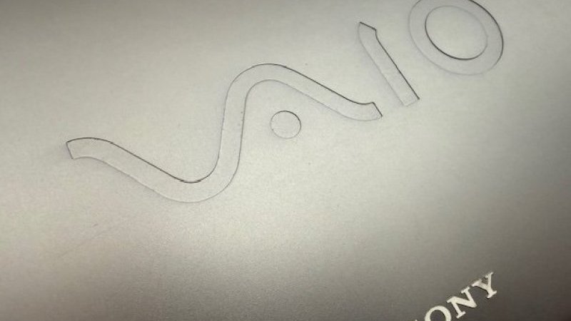 【1998年発売のSONY「VAIO」】28年前の名機をいま手に取る「異色の横長デザイン」｜Pen Online